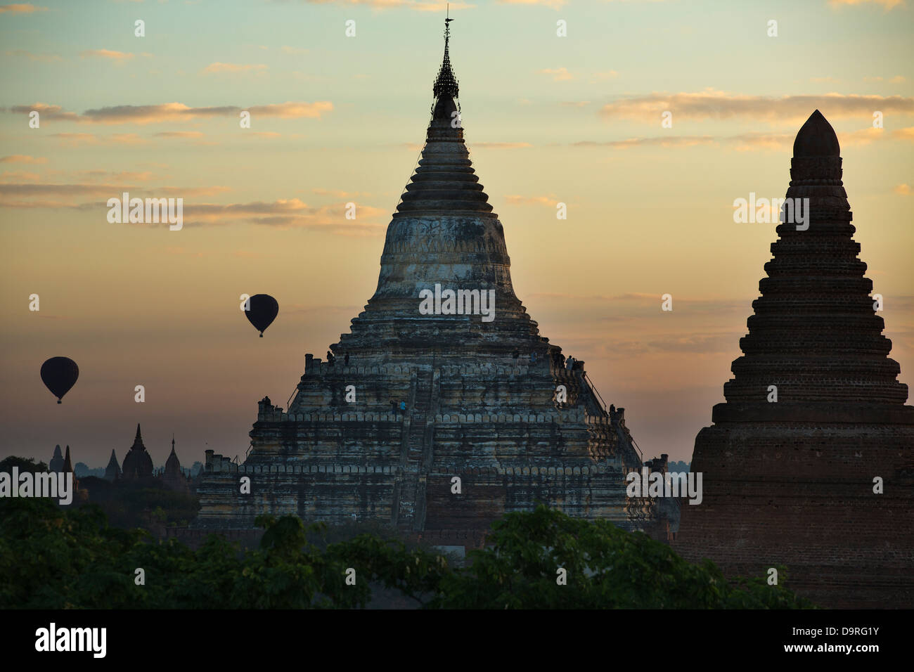 Air balloons over bagan hi-res stock photography and images - Alamy