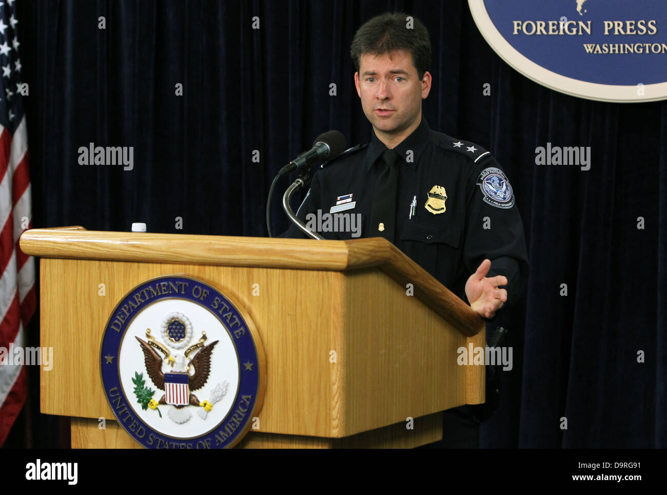 Cbp office of field operations hi-res stock photography and images - Alamy