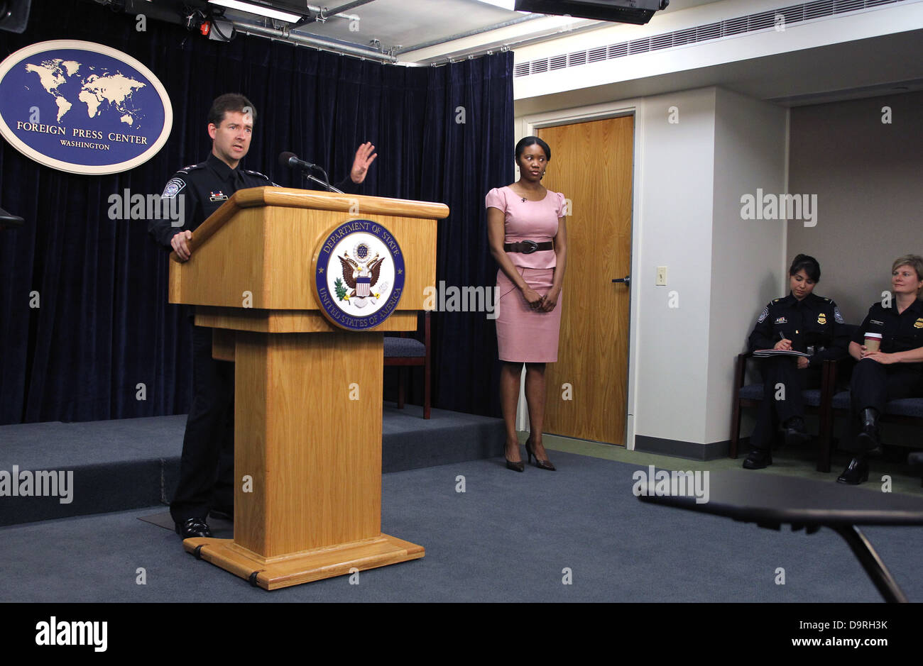 Cbp office of field operations hi-res stock photography and images - Alamy