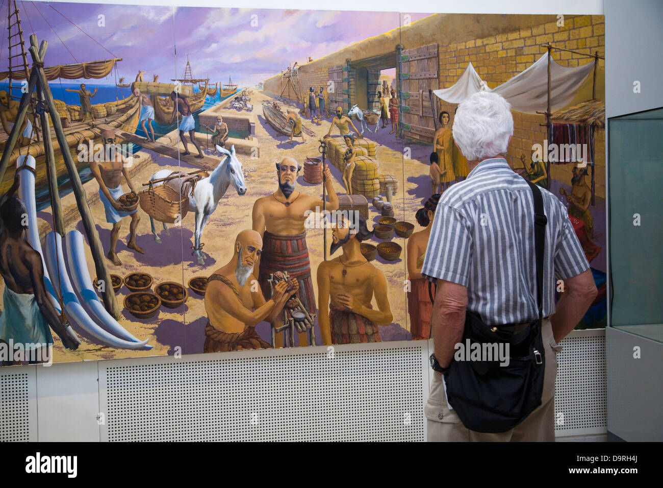 Display at the Bahrain National Museum, Manama, Bahrain Stock Photo - Alamy