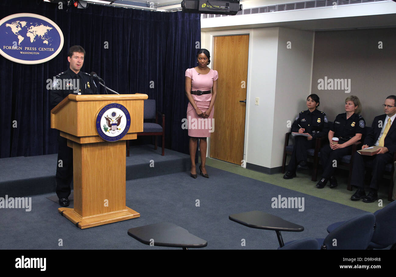 Cbp office of field operations hi-res stock photography and images - Alamy