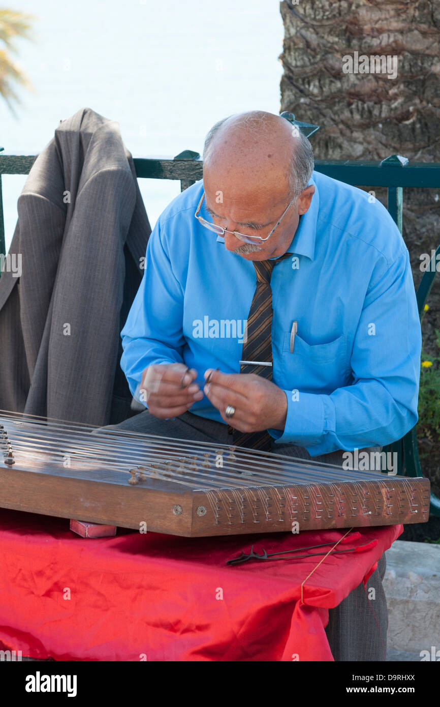 Santoor hi-res stock photography and images - Alamy