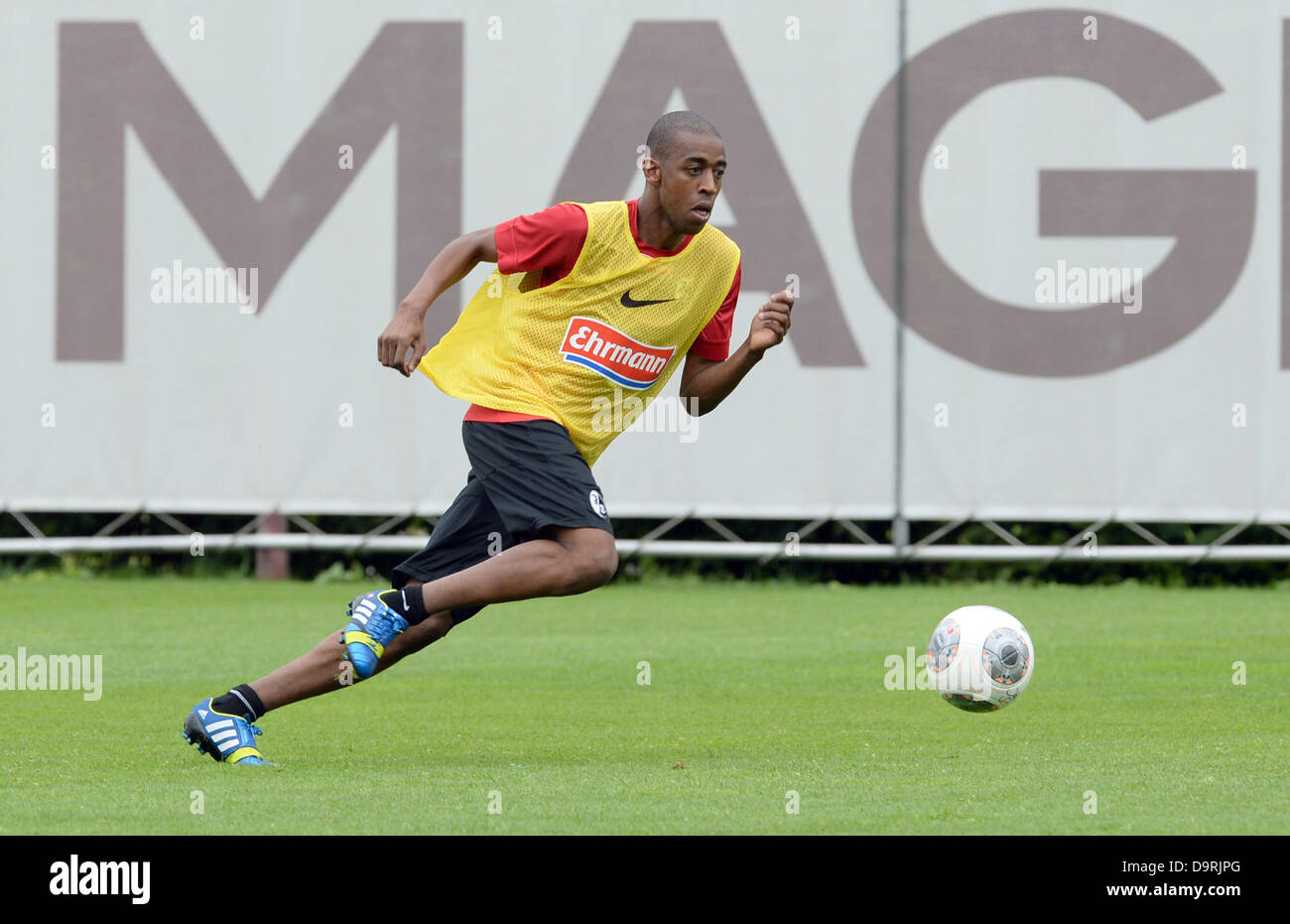 SC Freiburg's possible new player from Switzerland Gelson Fernandes ...