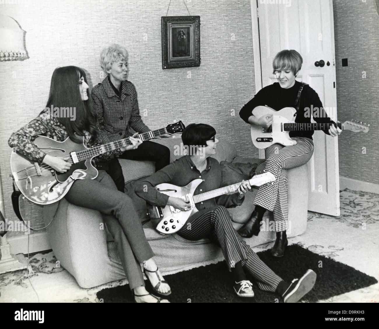 THE SHE TRINITY UK/Candian pop group in 1966. See Description below ...