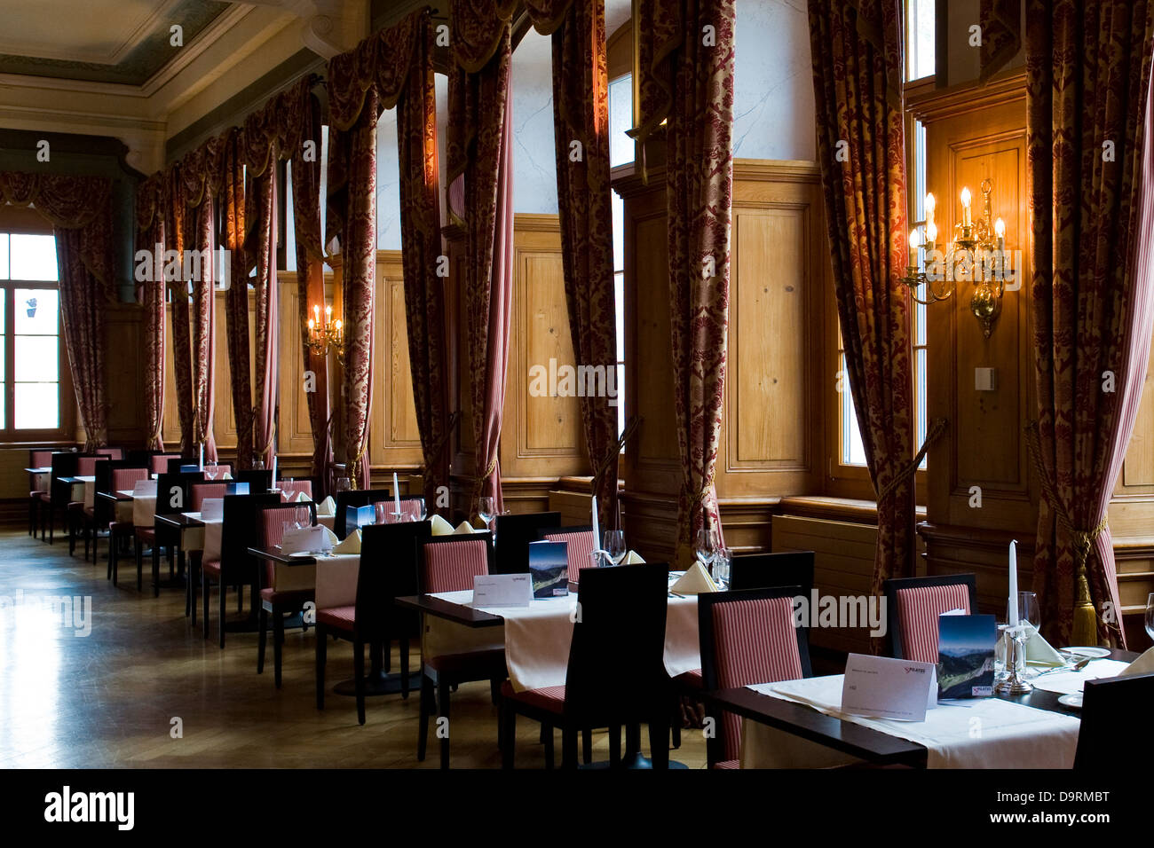 Queen victoria dinner room hi-res stock photography and images - Alamy