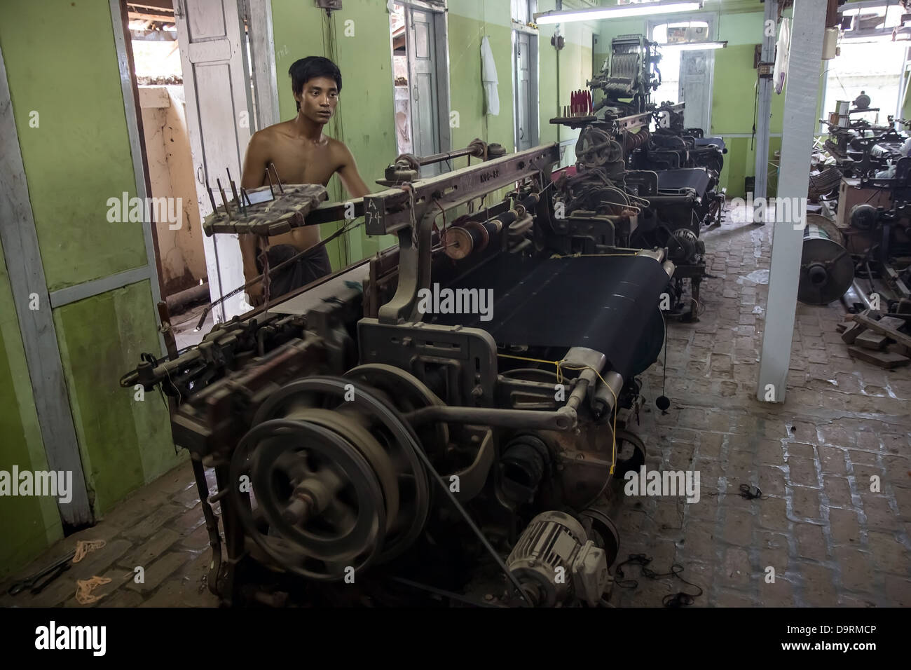 man working at a textile machine Stock Photo - Alamy