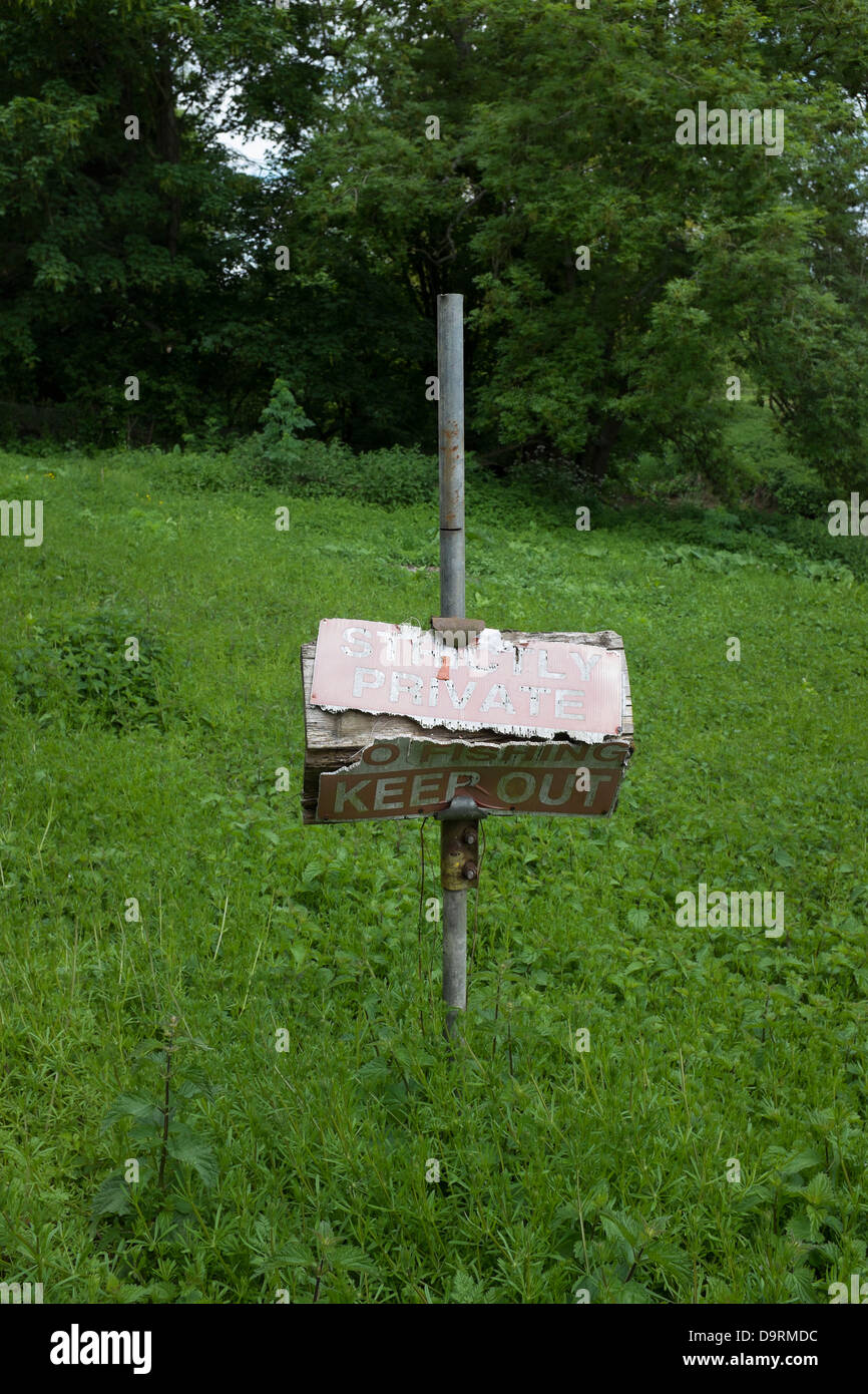 Private property sign hi-res stock photography and images - Alamy