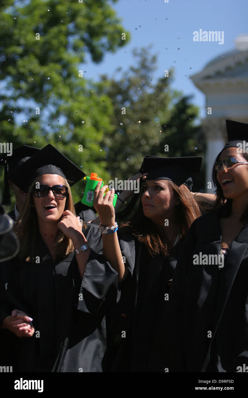 Graduation confetti grads hi-res stock photography and images - Alamy