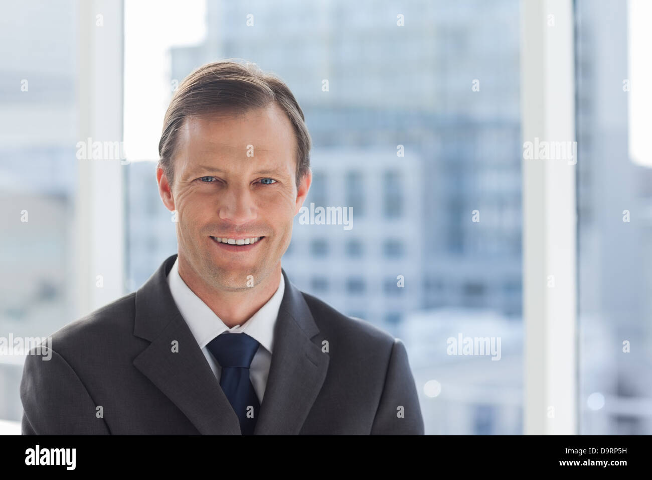 Friendly smiling office hi-res stock photography and images - Alamy