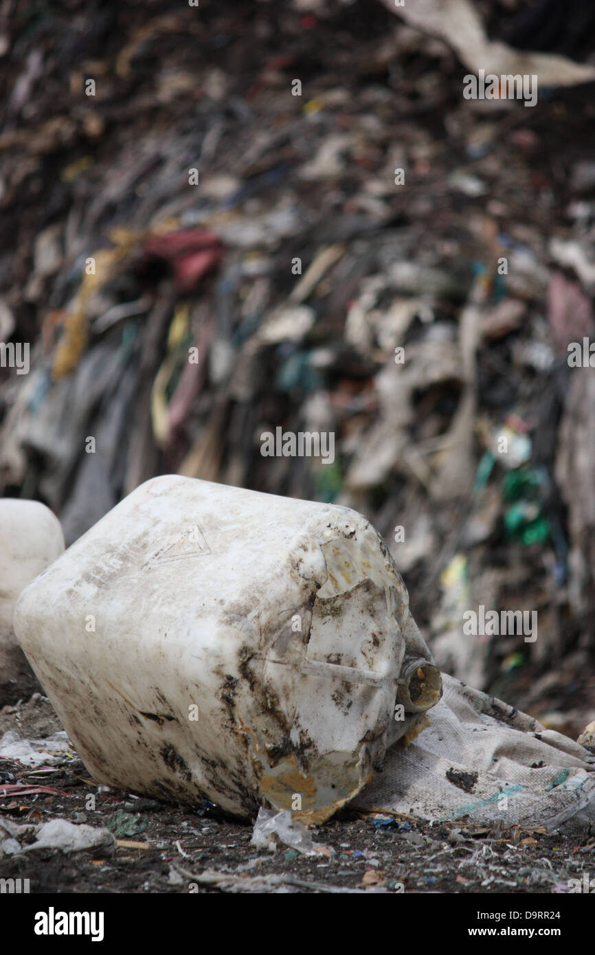 Plastic scraps hi-res stock photography and images - Alamy