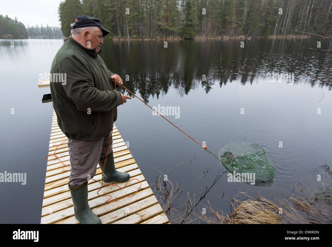 Checking trap hi-res stock photography and images - Alamy