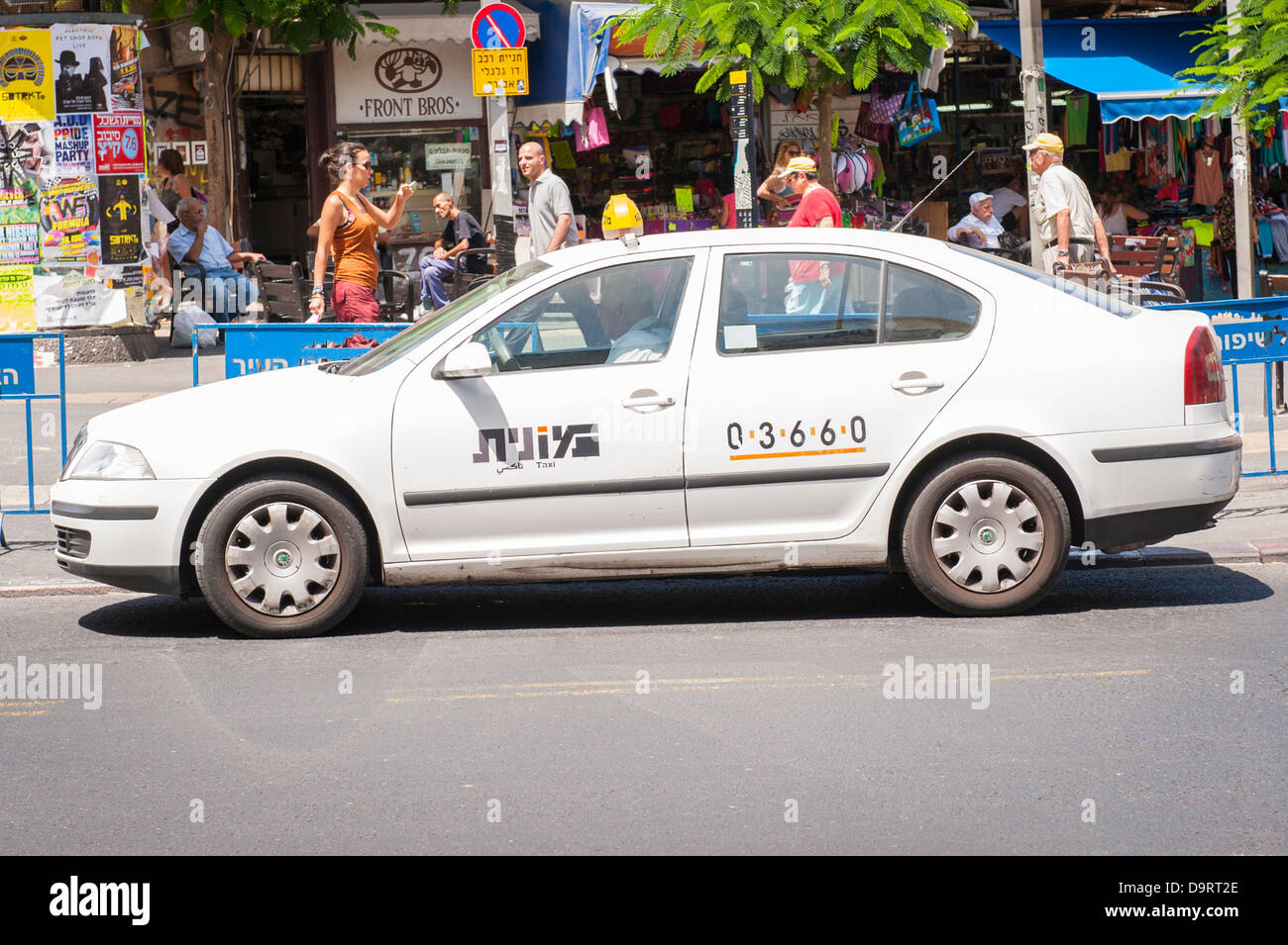 White taxi cab hi-res stock photography and images - Alamy