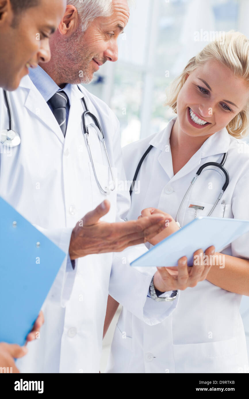 Doctor explaining something in his tablet Stock Photo - Alamy