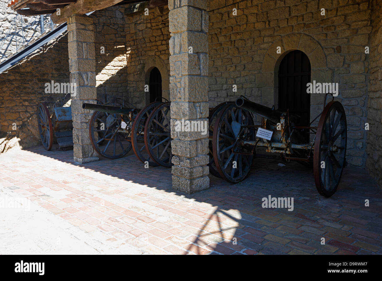 Medieval canons hi-res stock photography and images - Alamy