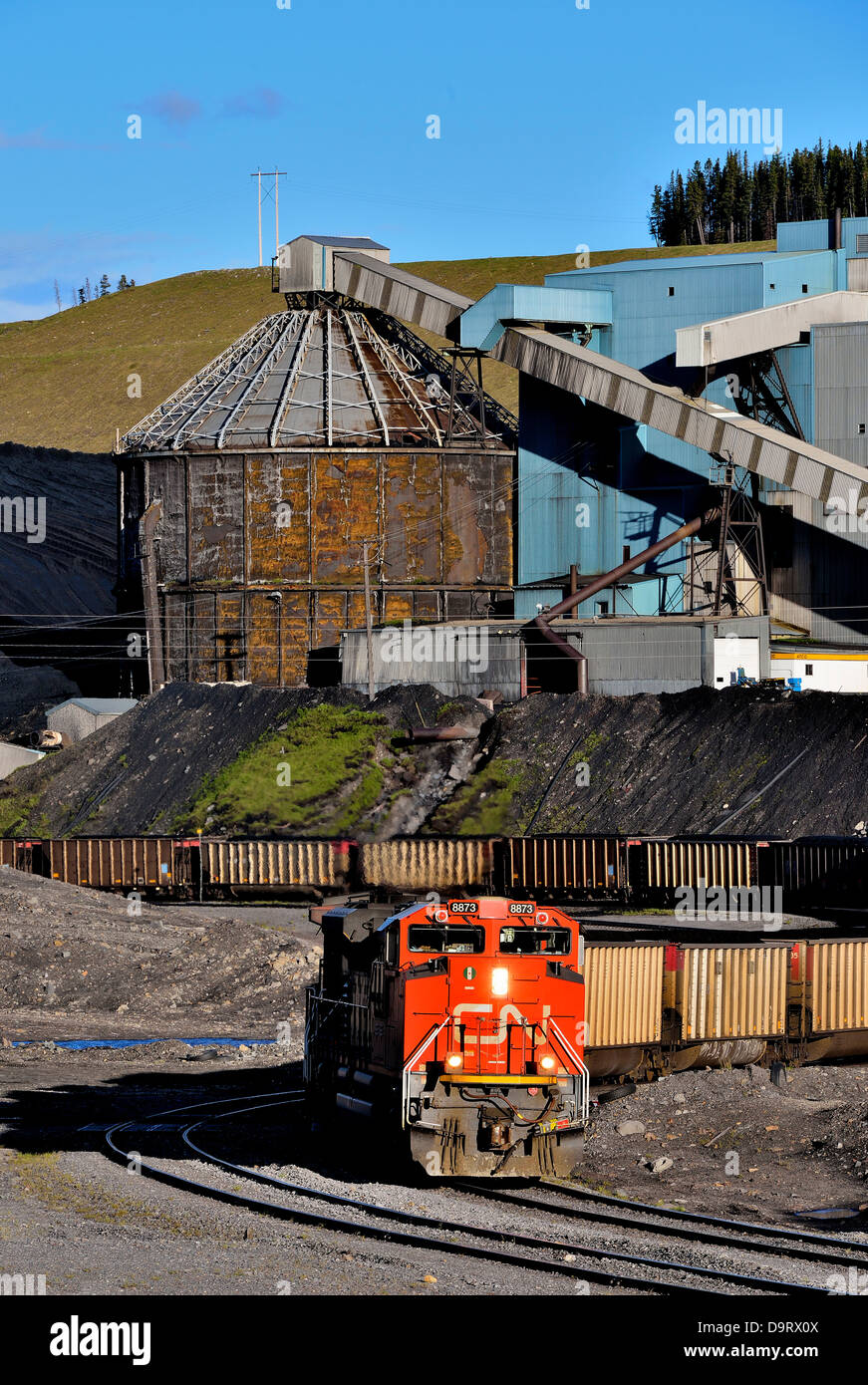 Coal being loaded hi-res stock photography and images - Alamy