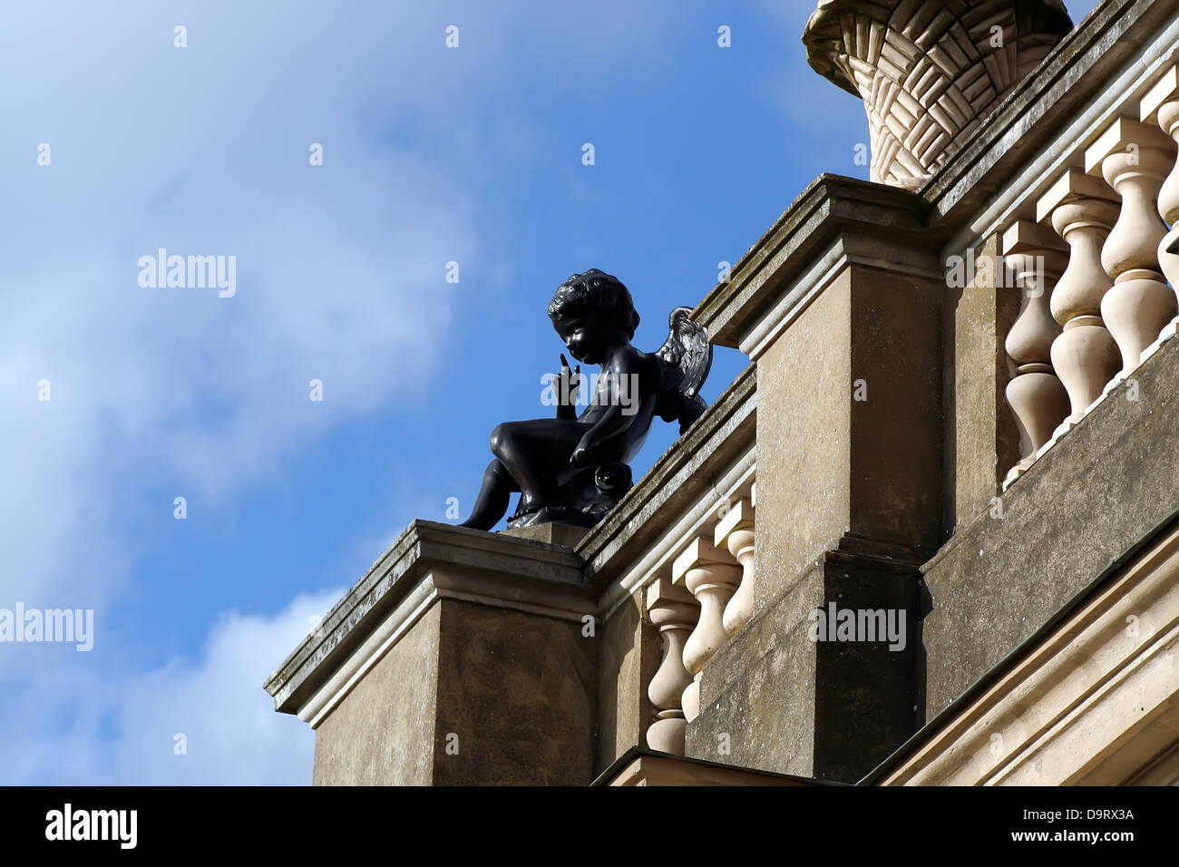 Vertical horror statue hi-res stock photography and images - Alamy