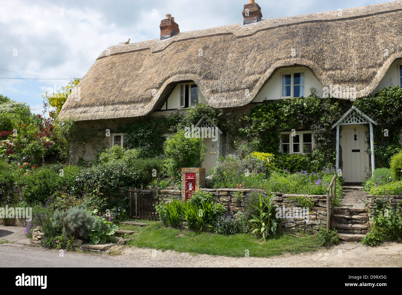 Real cottages hi-res stock photography and images - Alamy