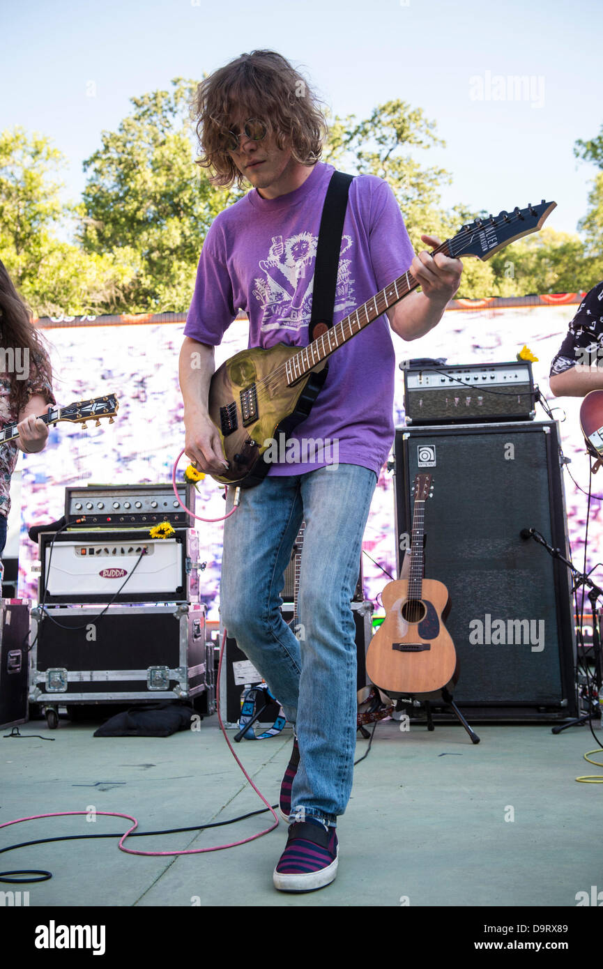 May 18, 2013 - Stanford, California, U.S. - ANDREW VANWYNGARDEN of MGMT ...