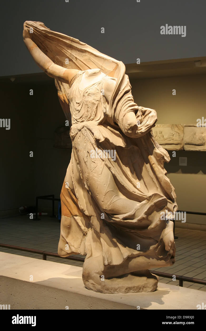 Classical greek architecture statue hi-res stock photography and images ...