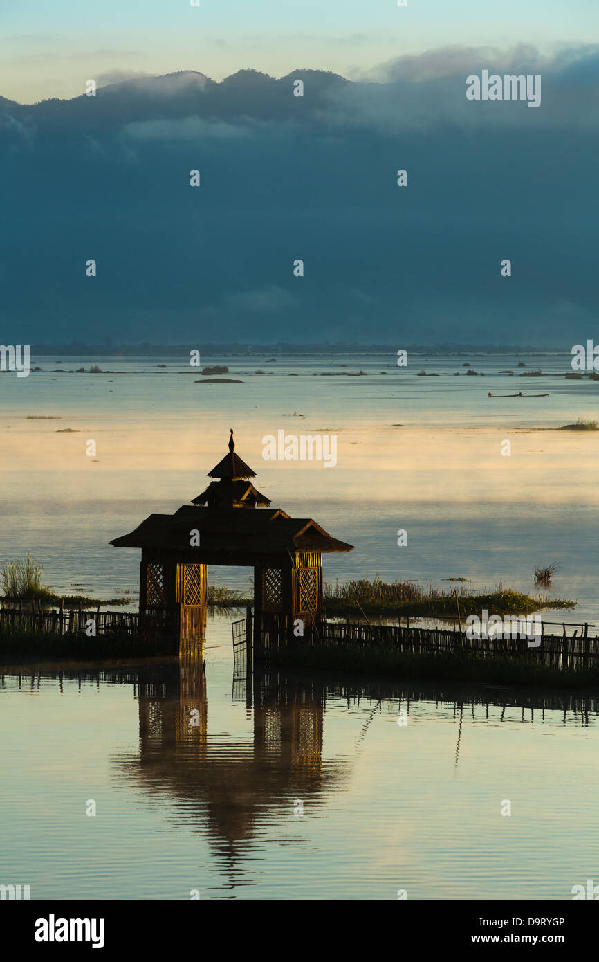 Inle see hi-res stock photography and images - Alamy
