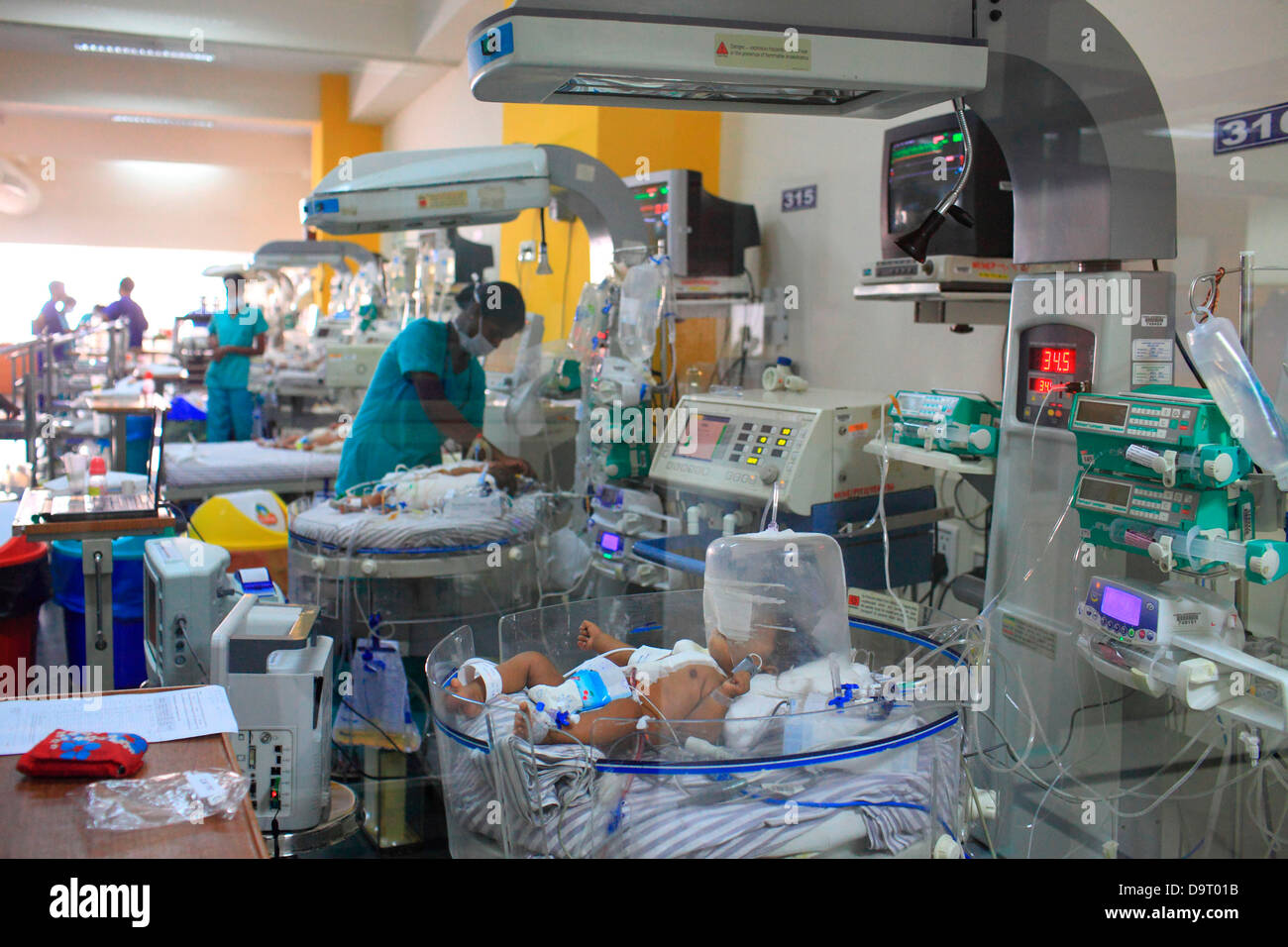 Pediatric icu hi-res stock photography and images - Alamy