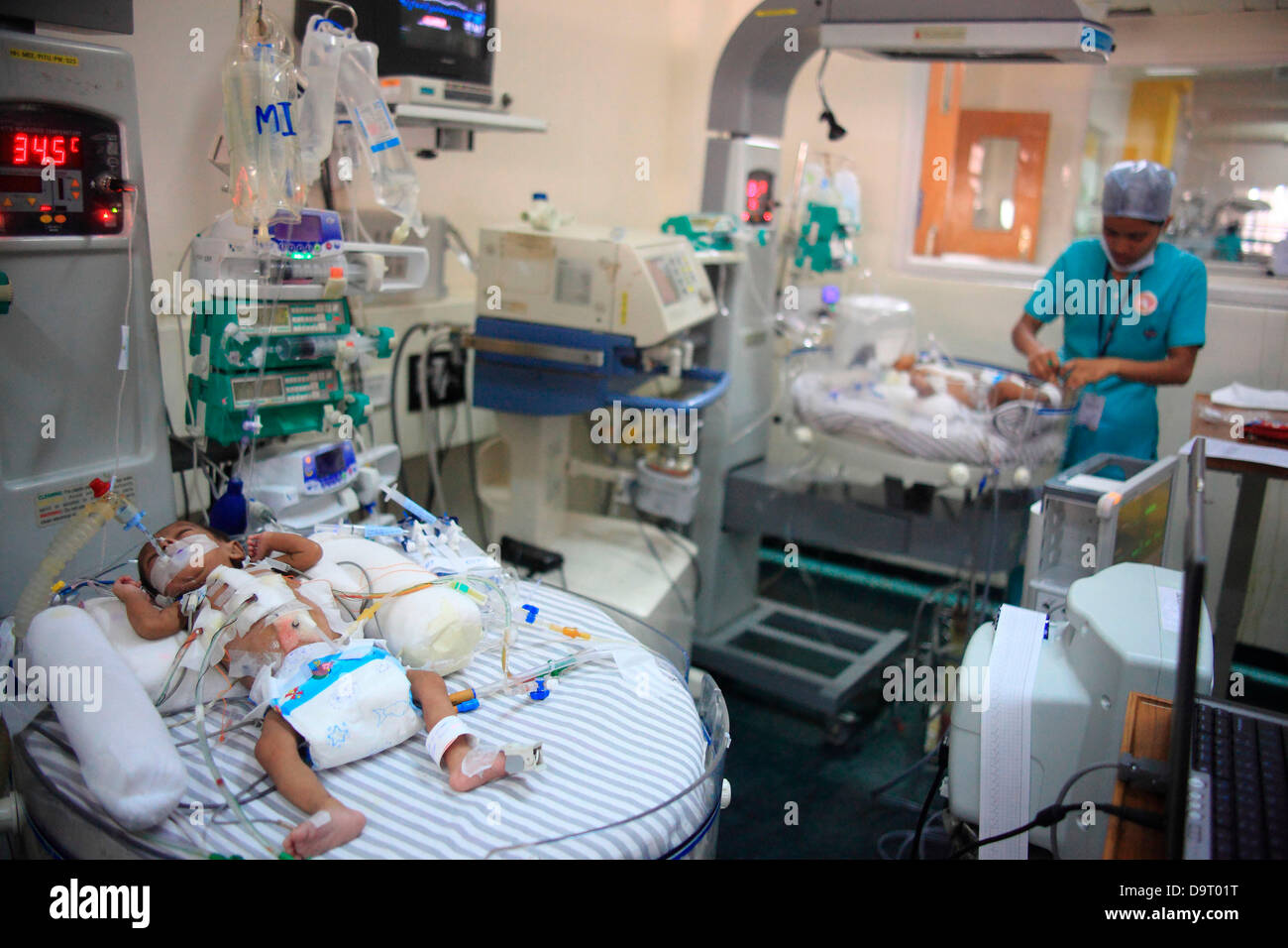 Nov 26, 2012 - Bangalore, Karnataka, India - The ICU Pediatric Ward ...