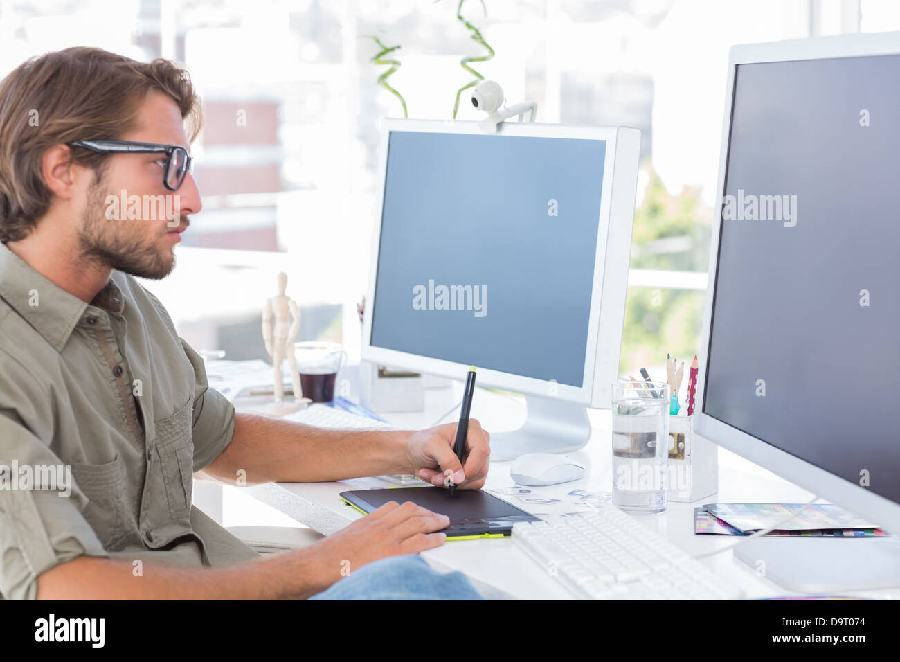 Graphic artist using graphics tablet Stock Photo - Alamy