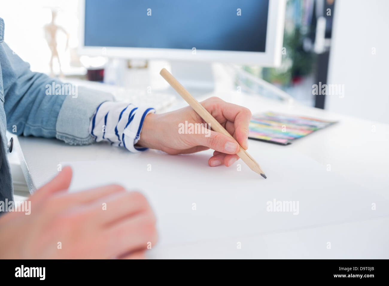 Female hands drawing Stock Photo - Alamy