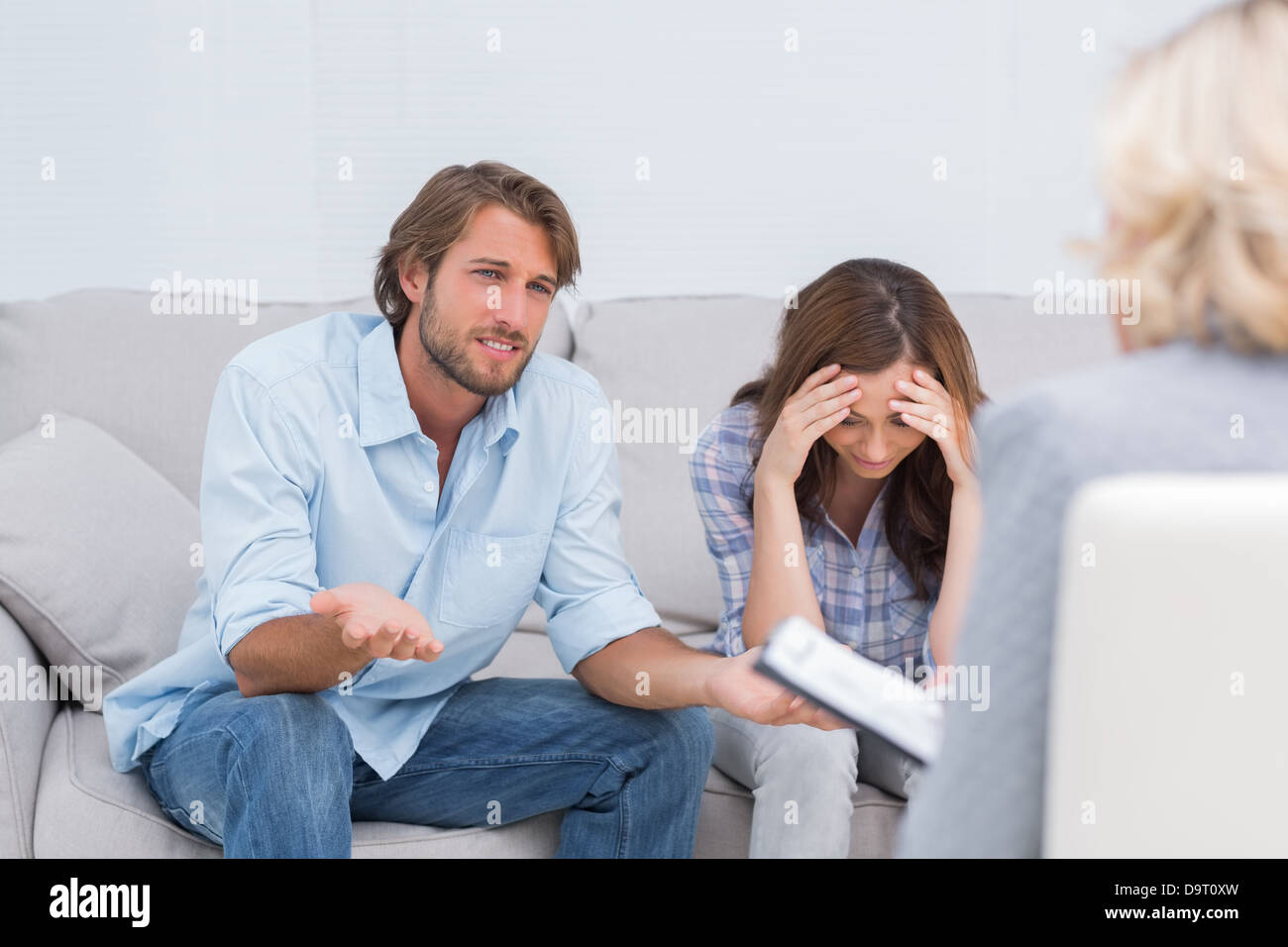 Couple arguing and crying on the couch Stock Photo - Alamy