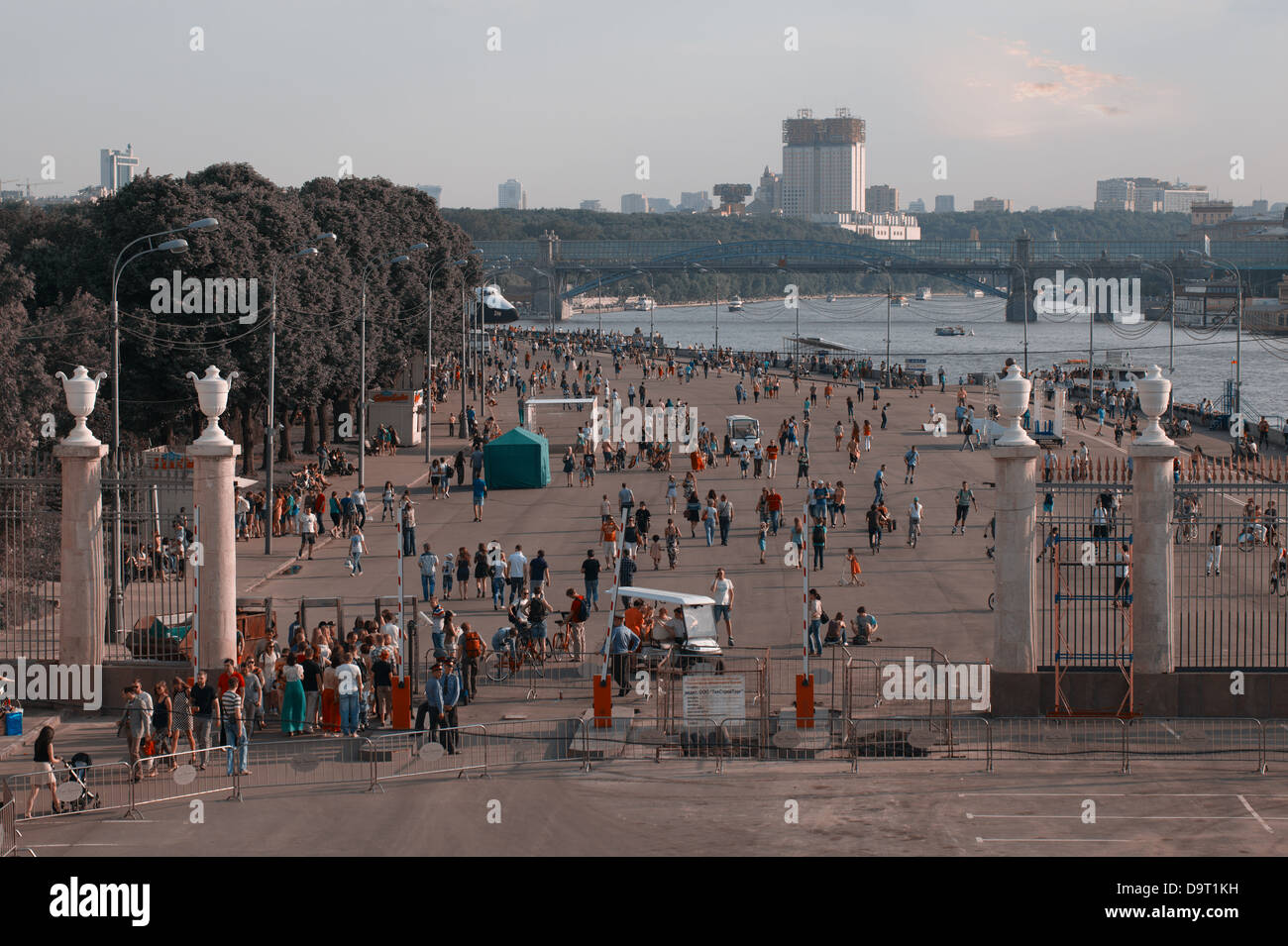 Crowded street in moscow hi-res stock photography and images - Alamy