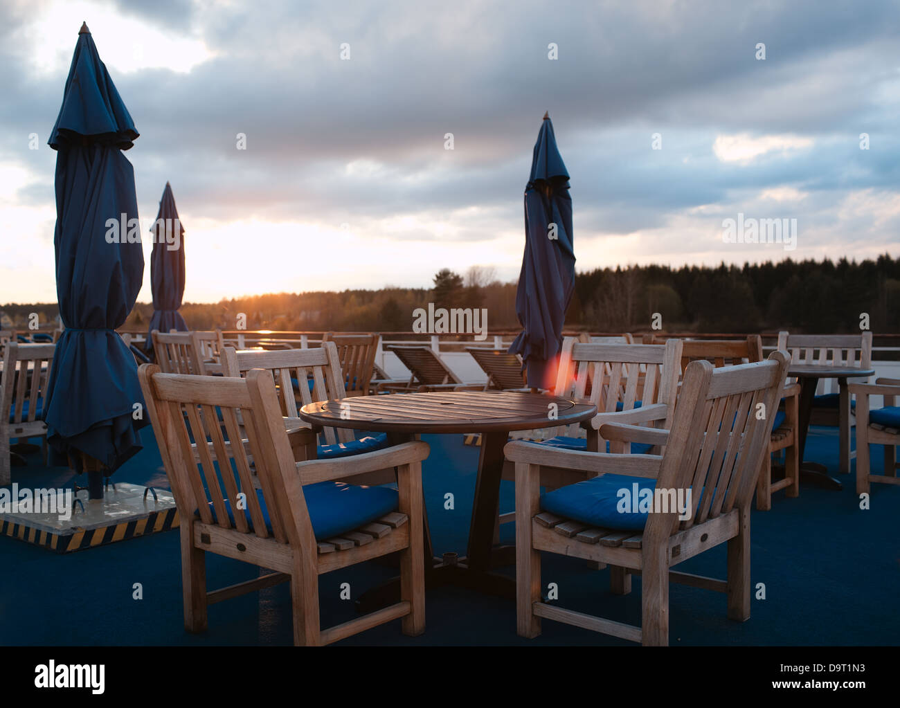 Cruise ship deck tables hi-res stock photography and images - Alamy