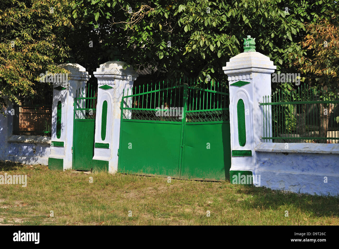 Ornate gate, village of Branesti, Moldova Stock Photo - Alamy