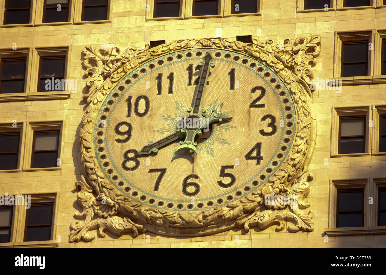 PUBLIC CLOCK FACE METROPOLITAN LIFE BUILDING MANHATTAN NEW YORK CITY ...