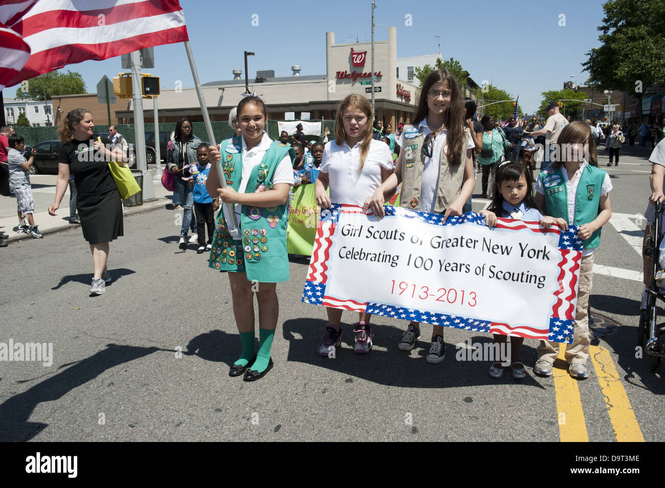 Scouts parade hi-res stock photography and images - Alamy