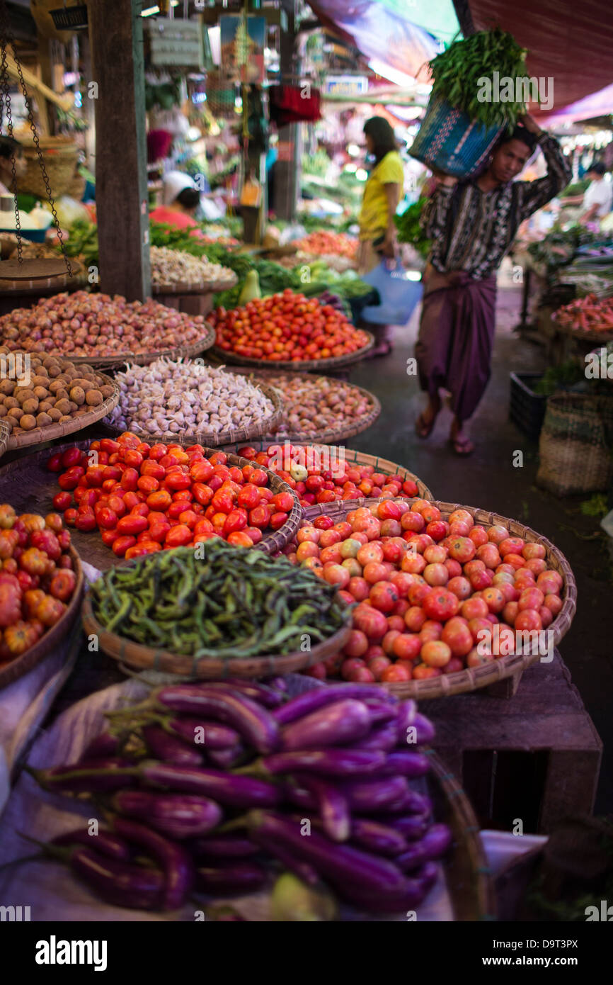 the market at Pyin Oo Lwin, Shan Highland, Myanmar (Burma Stock Photo ...