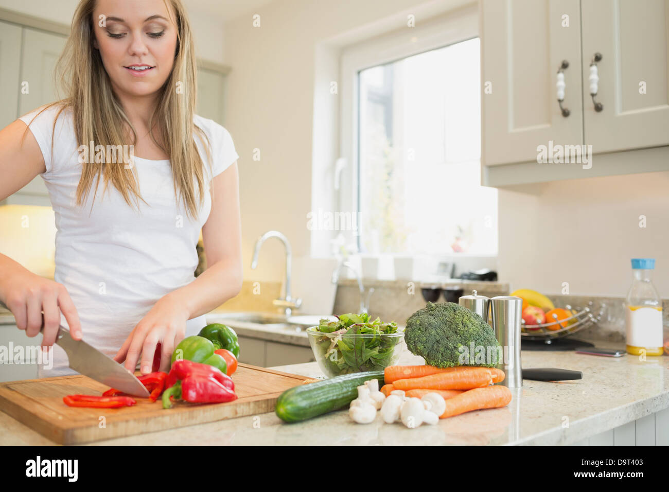 Woman cutting vegetables Stock Photo - Alamy