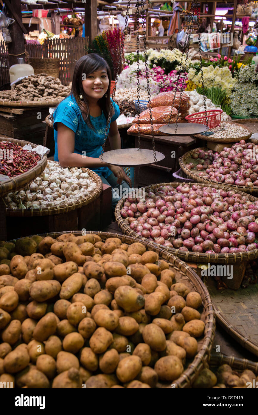 the market at Pyin Oo Lwin, Shan Highland, Myanmar (Burma Stock Photo ...