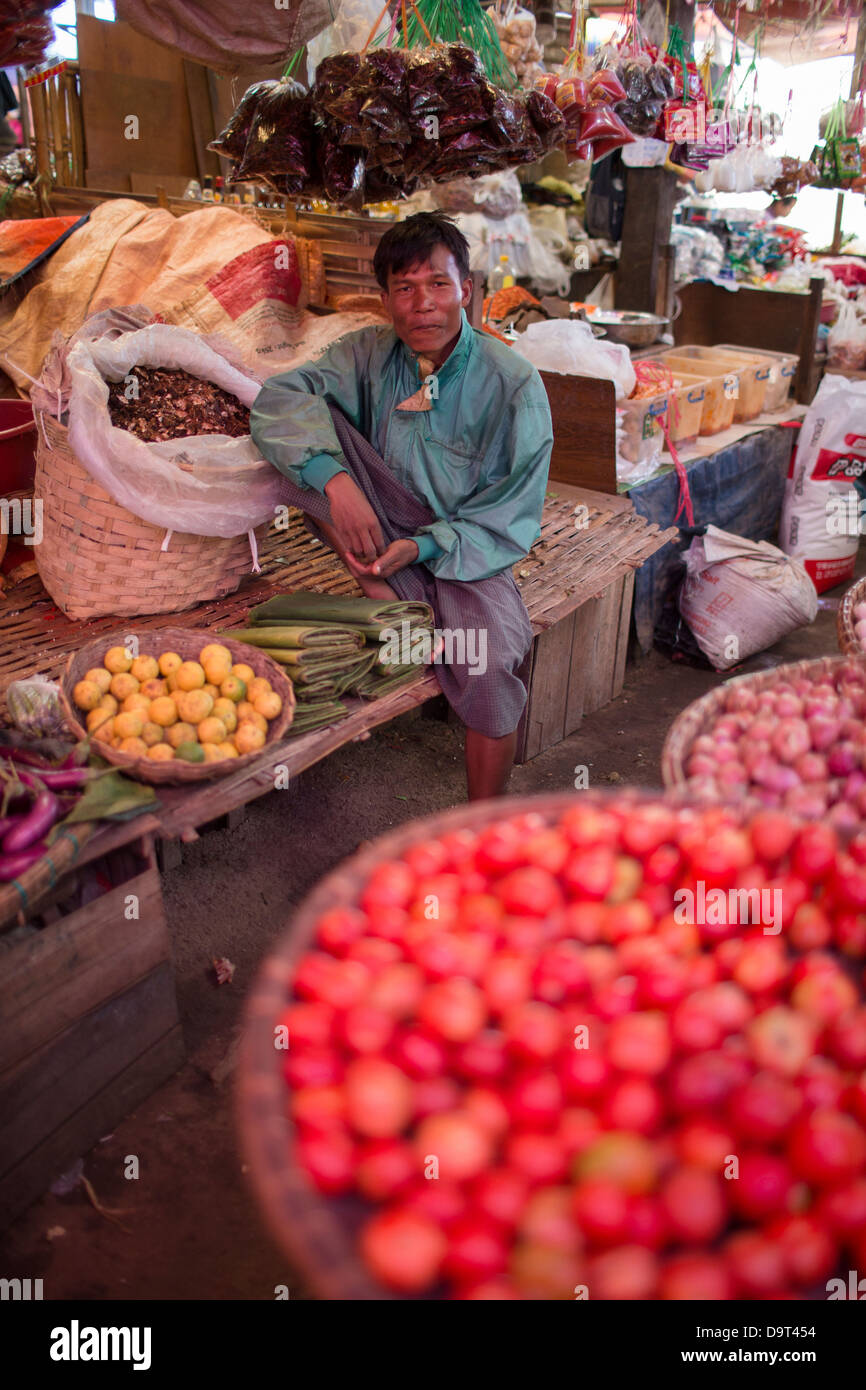 the market at Pyin Oo Lwin, Shan Highland, Myanmar (Burma Stock Photo ...