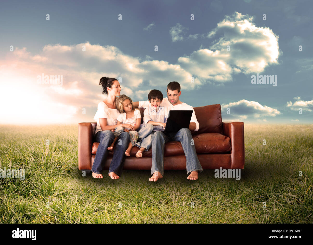 Family watching laptop sofa hi-res stock photography and images - Alamy