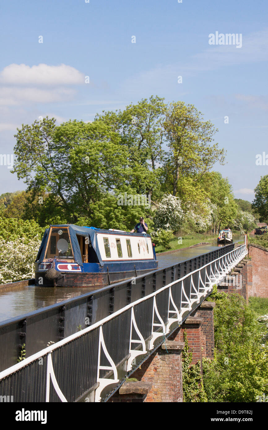 Narrowboat crossing Edstone aqueduct on the Stratford upon Avon Canal ...
