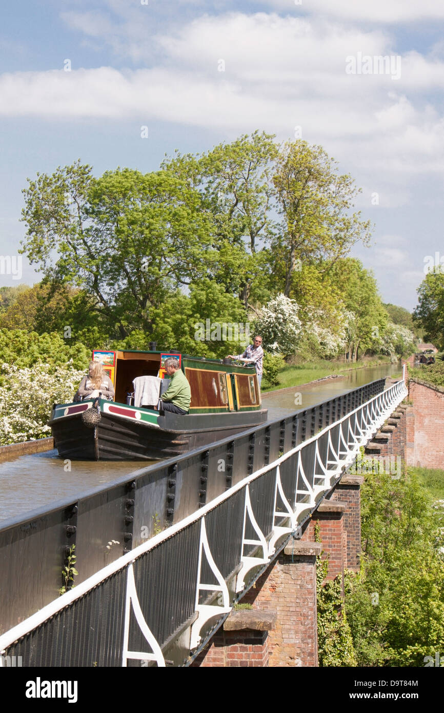 Narrowboat crossing Edstone aqueduct on the Stratford upon Avon Canal ...