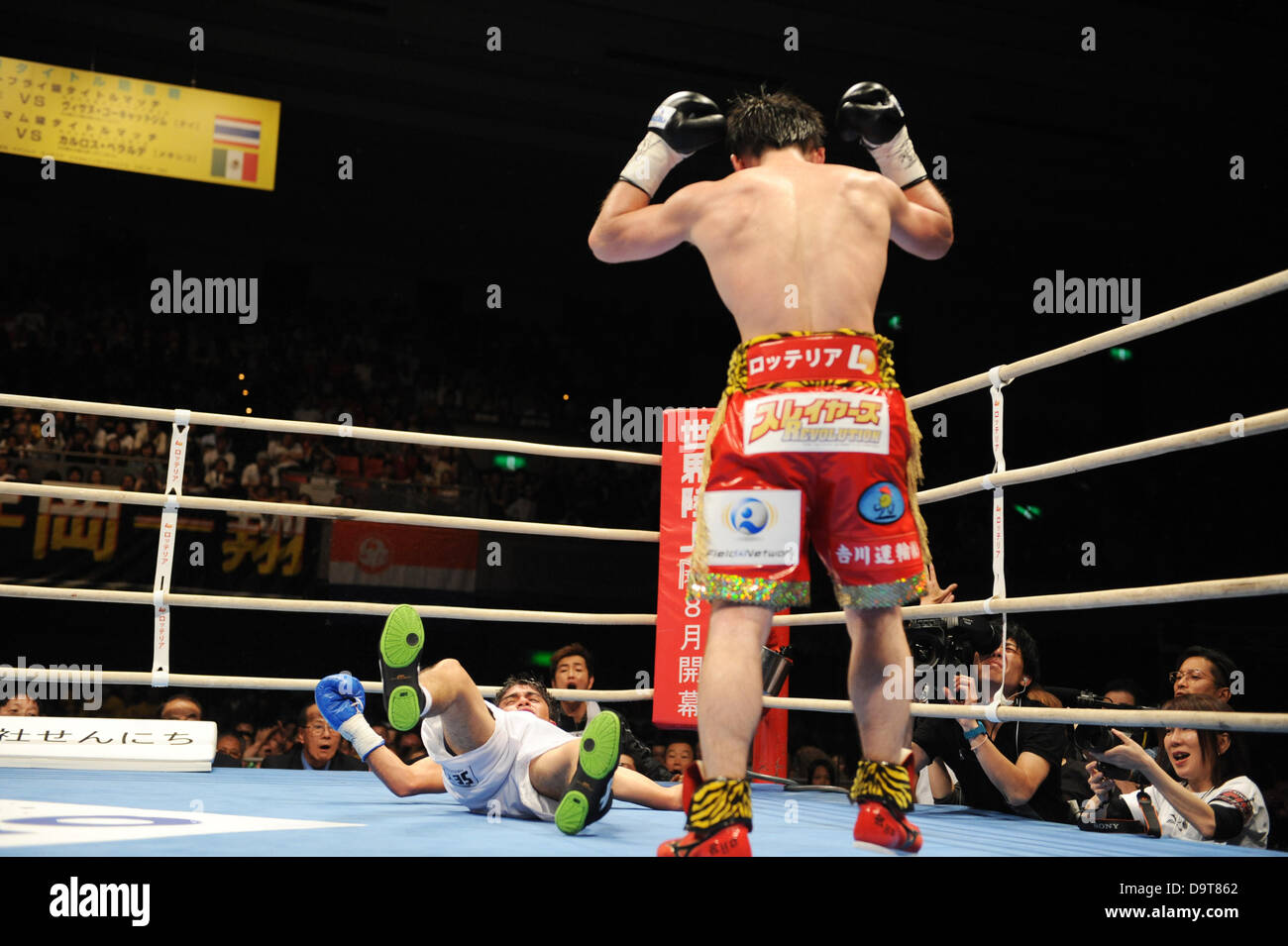 (T-B) Ryo Miyazaki (JPN), Carlos Velarde (MEX), MAY 8, 2013 - Boxing ...