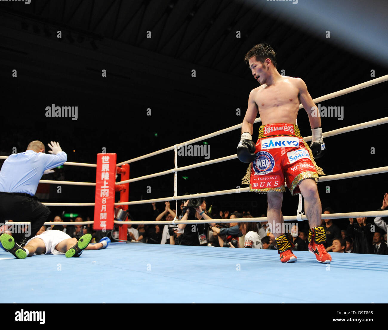 (R-L) Ryo Miyazaki (JPN), Carlos Velarde (MEX), MAY 8, 2013 - Boxing ...