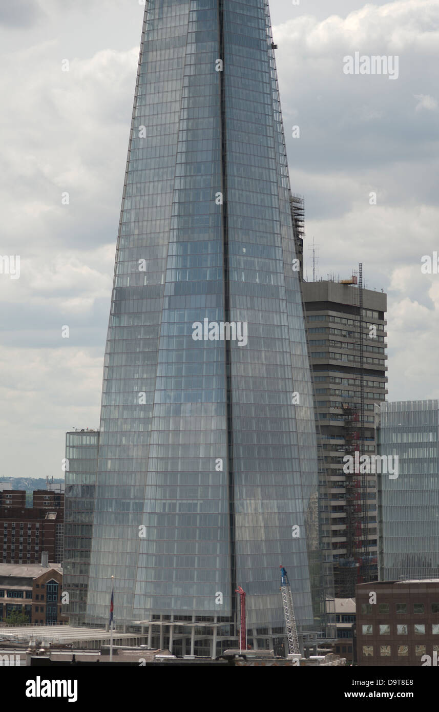The Shard office building on the south bank at London Bridge Stock ...