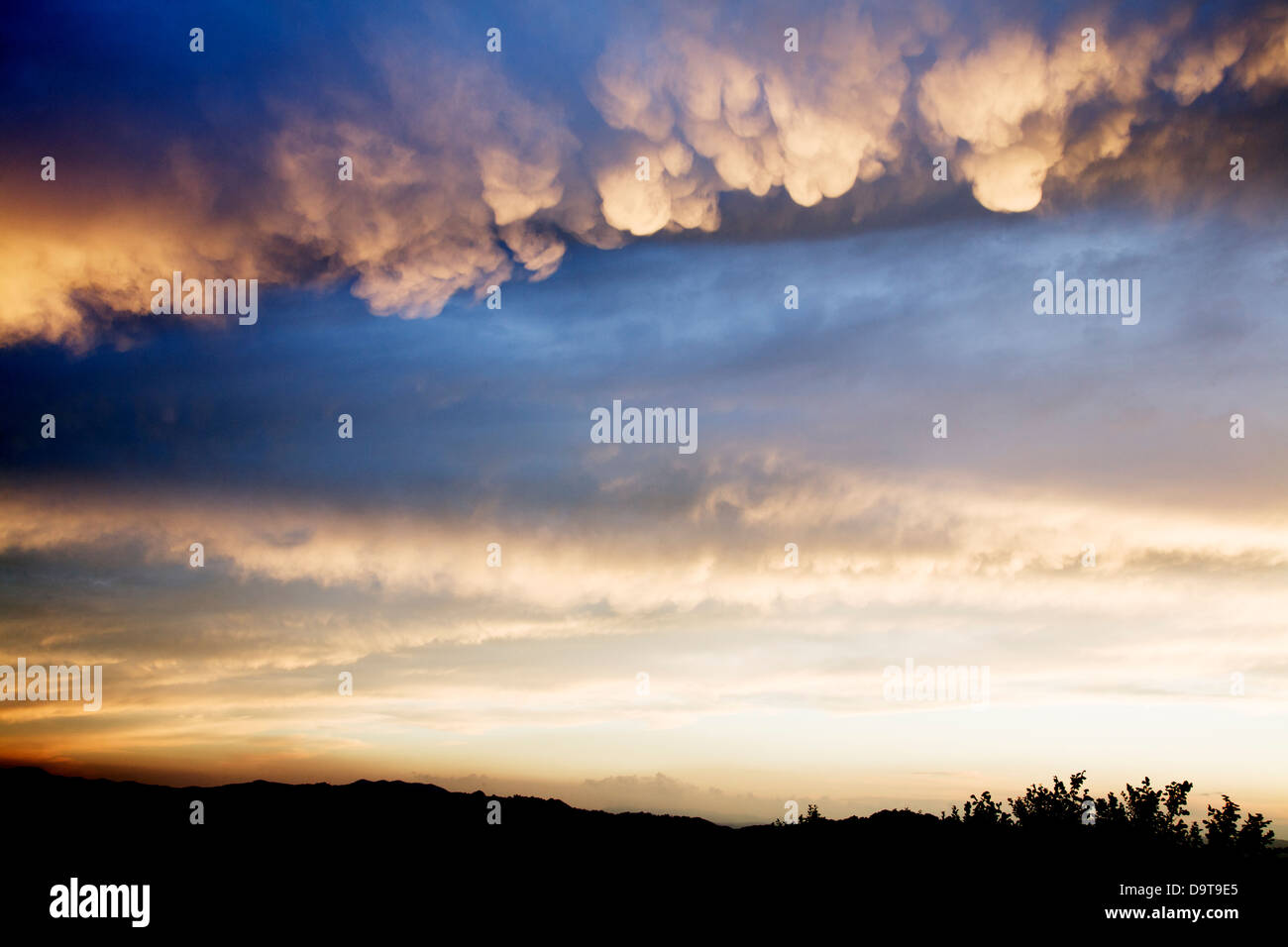 A spectacular display of Cumulonimbus with Mammatus clouds at sunset ...