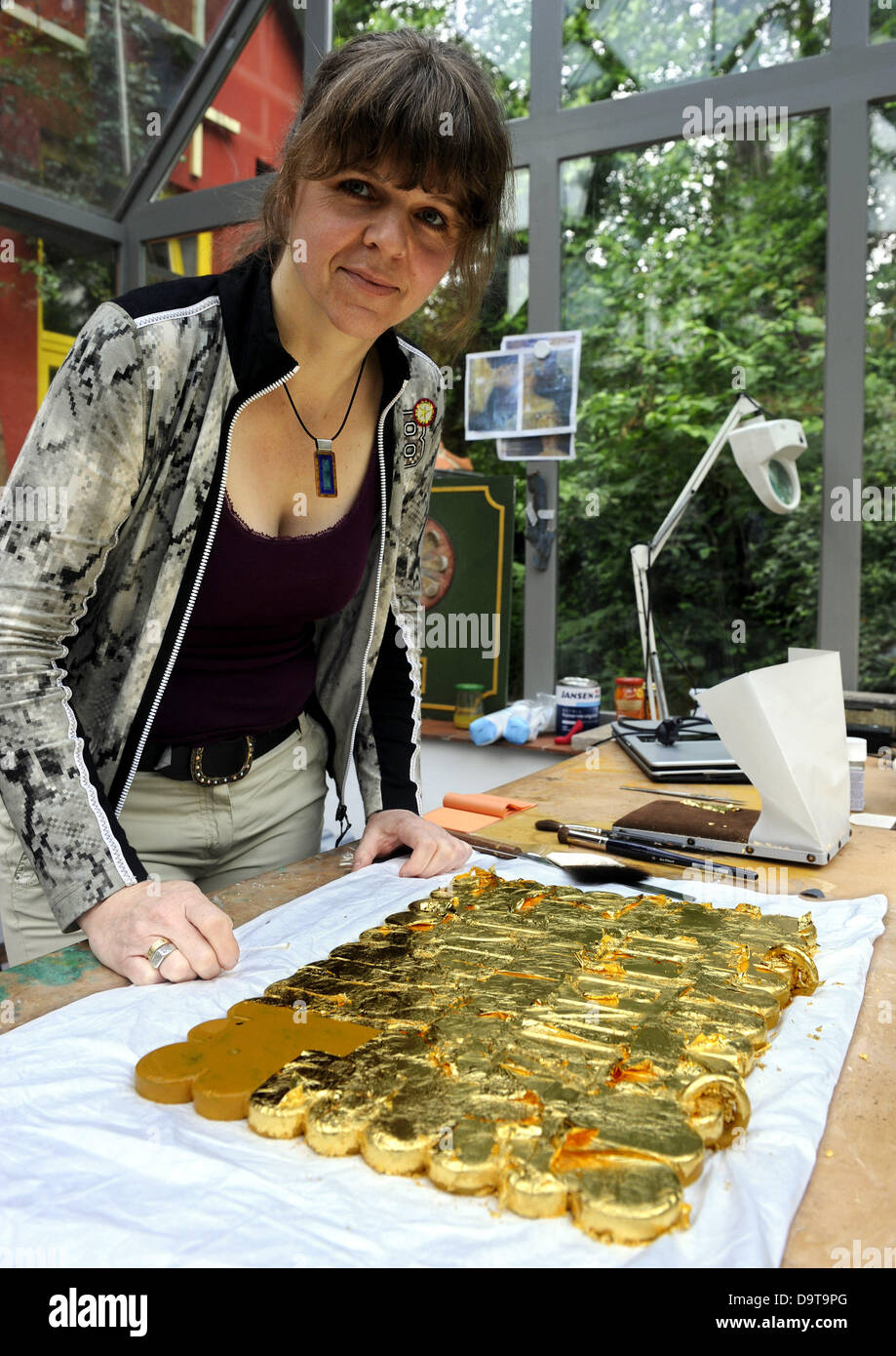 Restaurator hi-res stock photography and images - Alamy