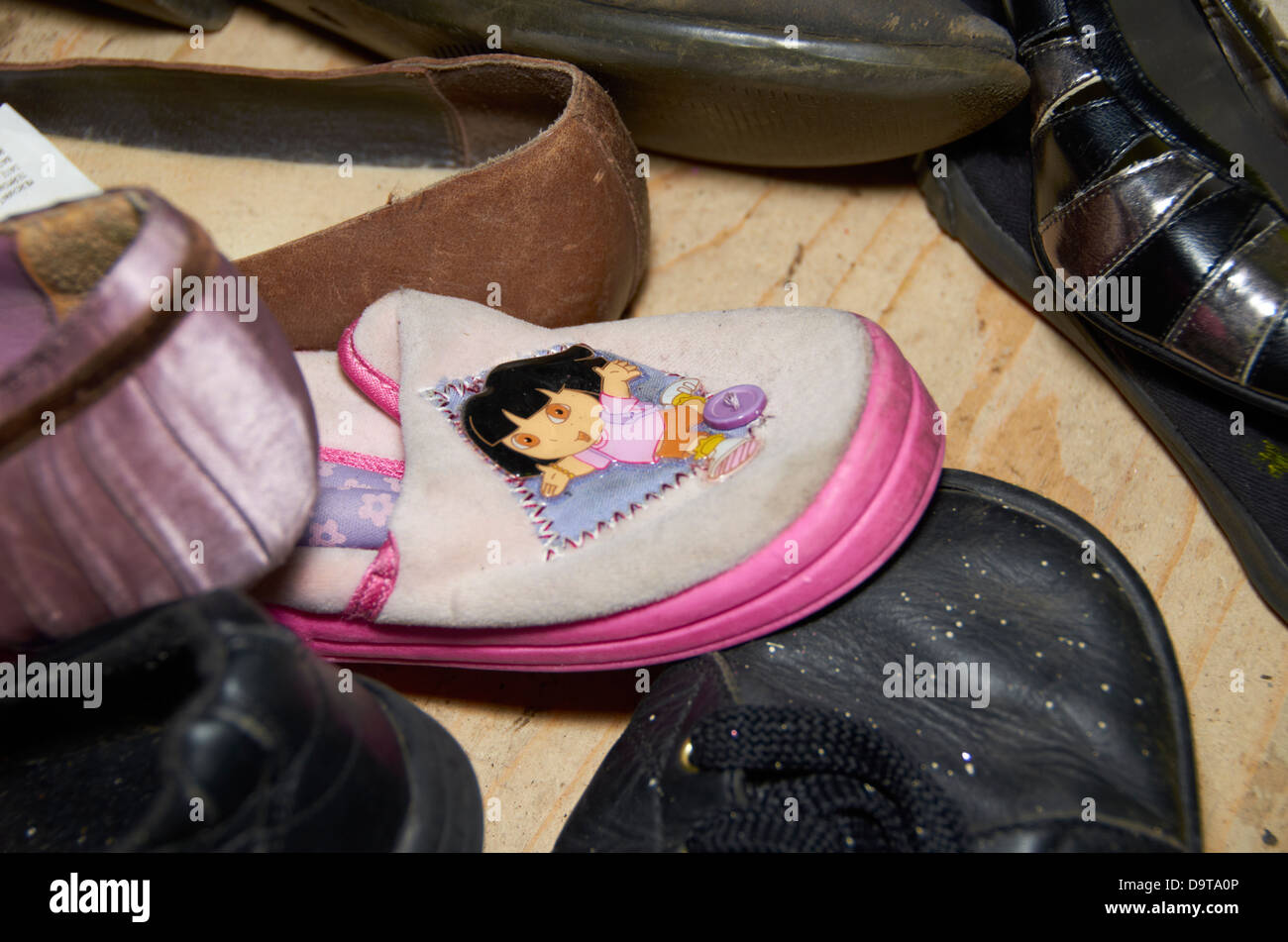 Cartoon old shoes hi-res stock photography and images - Alamy