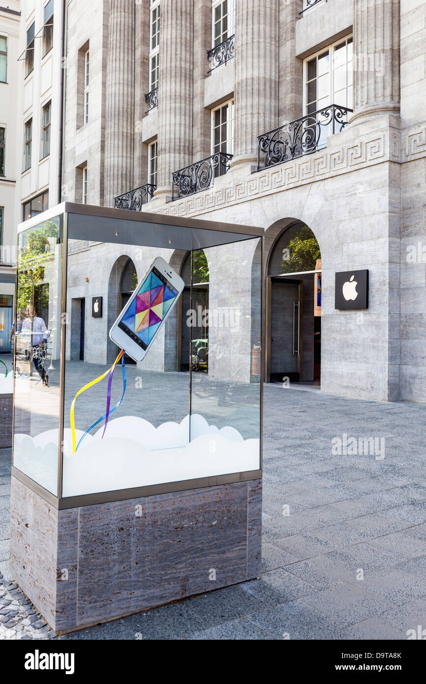 Apple store berlin hi-res stock photography and images - Alamy