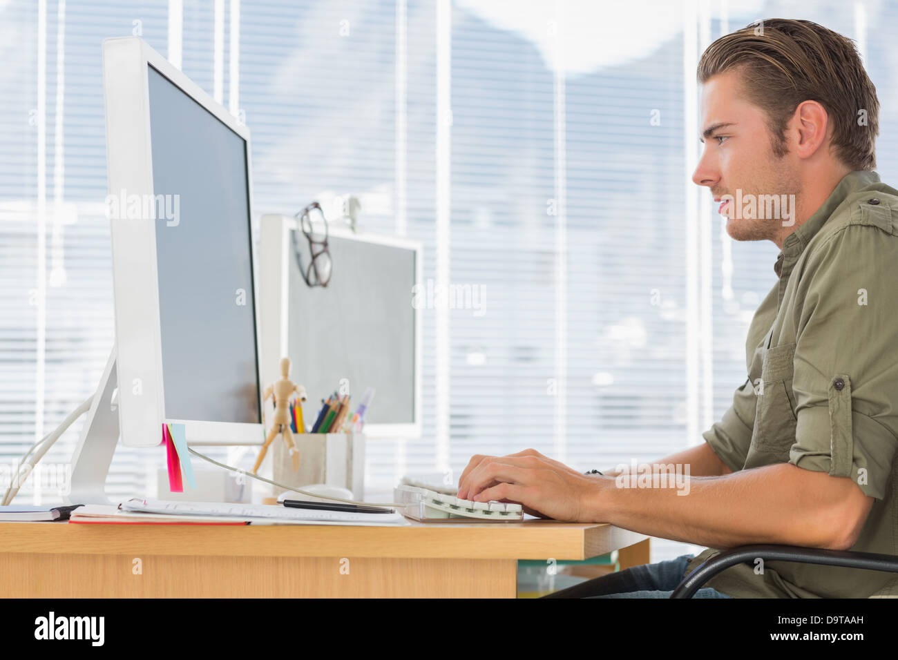 Employee on computer hi-res stock photography and images - Alamy