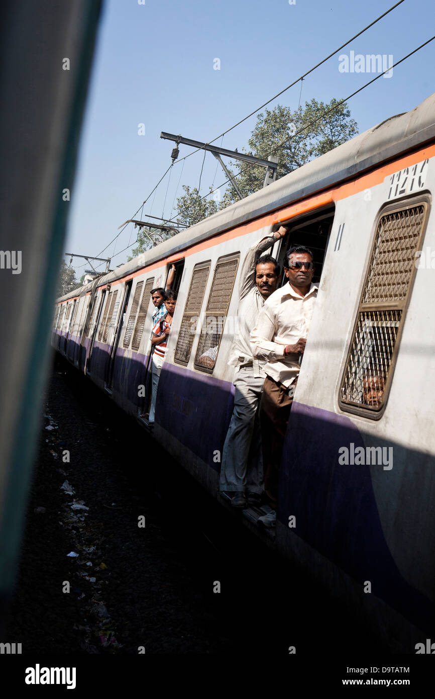 Mumbai rail passengers hi-res stock photography and images - Alamy